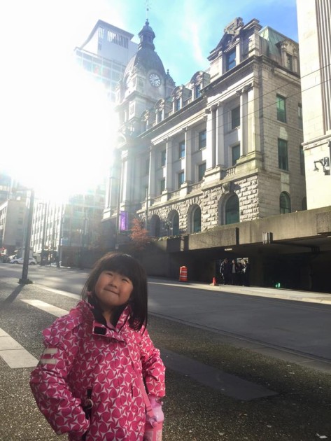 カナダの保育園での成長日記♪Mayuraちゃんカナダ到着！